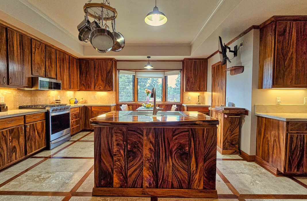Luxury Hawaiian Home plus Pyramid Bungalow - Unique Properties